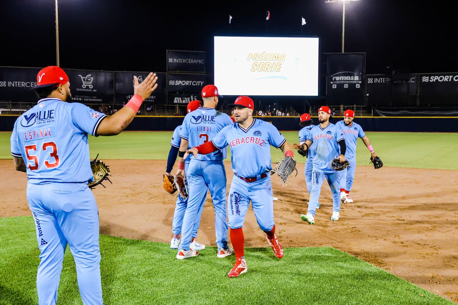 El Águila gana a batazos e impone récord de LMB